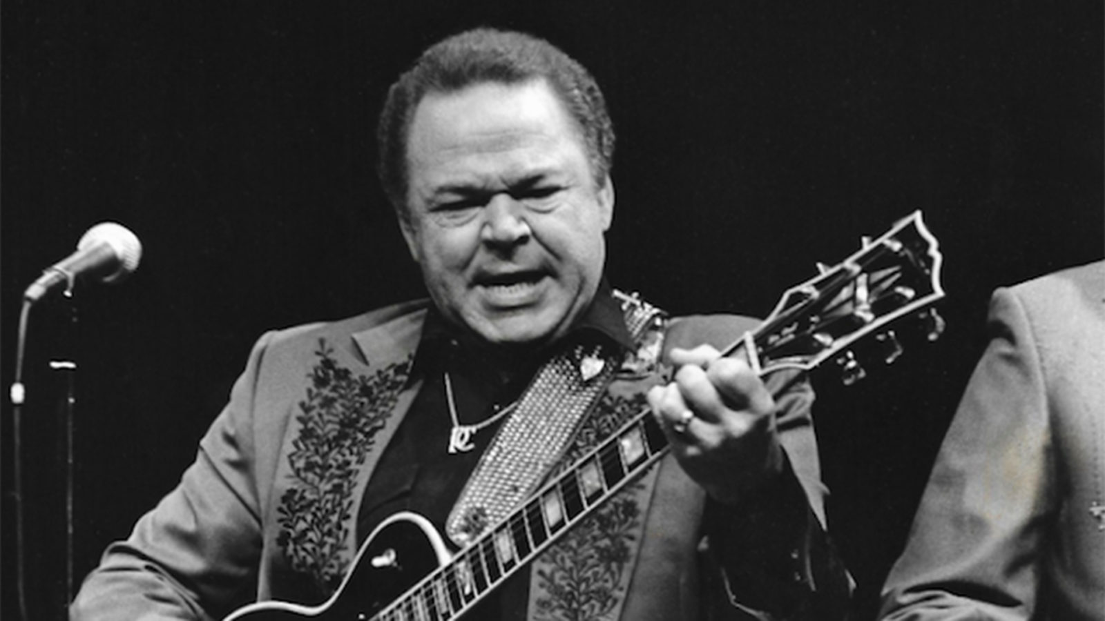 Encore Tent Show Radio tonight: Roy Clark - SneezingCow.com